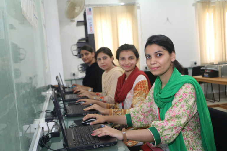 Succeeding as a Woman in Technology in Pakistan - World Learning